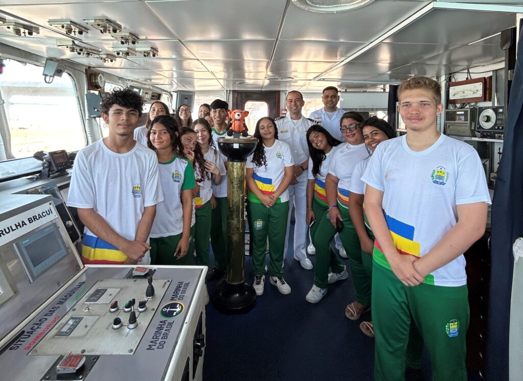 Aula a bordo: estudantes da Escola do Mar acompanham rotina de navio da ...